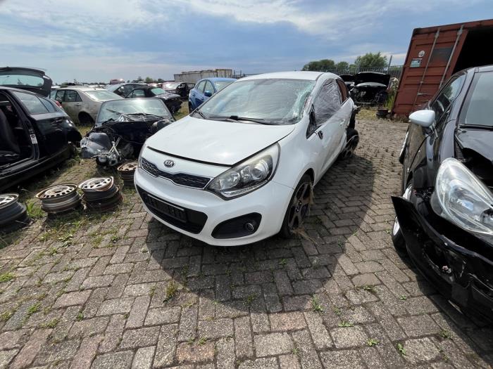 Kia Rio III 1.2 CVVT 16V Sloopvoertuig (2013, Wit)