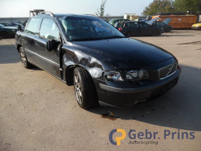 Volvo V70 (SW) 2.4 20V 170 (sloop, bouwjaar 2004, kleur Zwart ...