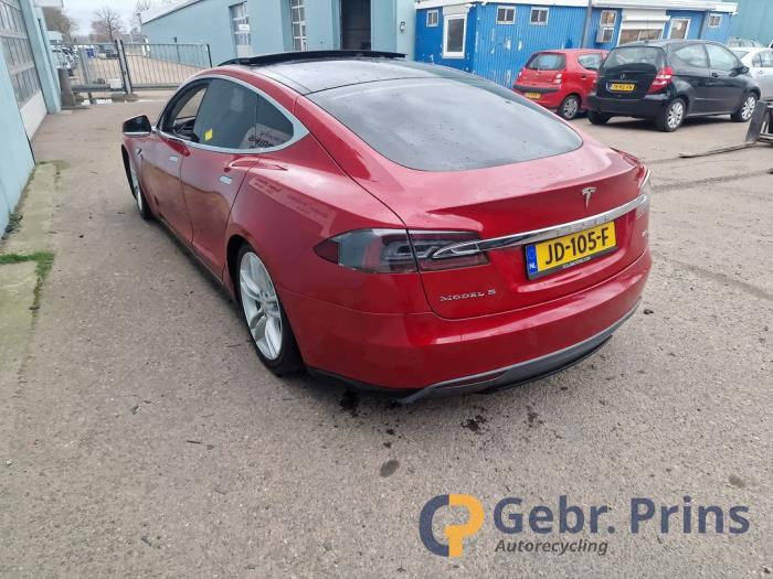 Tesla Sloopvoertuig (2016, Rood) Autorec. Gebr. Prins b.v.