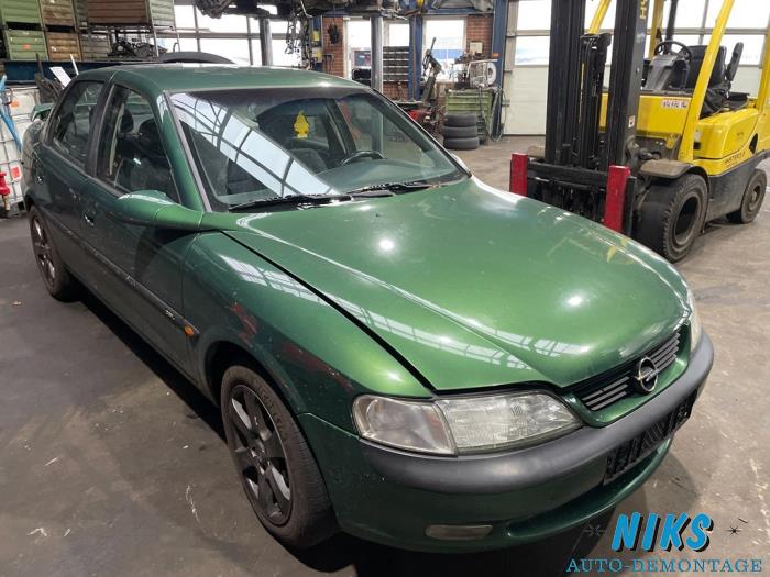 Opel Vectra B 2.5 V6 24V Sloopvoertuig (1996, Groen)