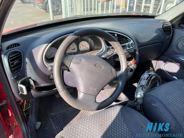 Ford Puma 1.4 16V Sloopvoertuig (1998, Rood) Niks autodemontage