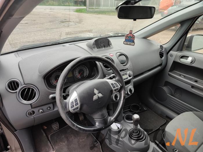 Mitsubishi Colt 1.3 16V Sloopvoertuig (2009, Grijs)