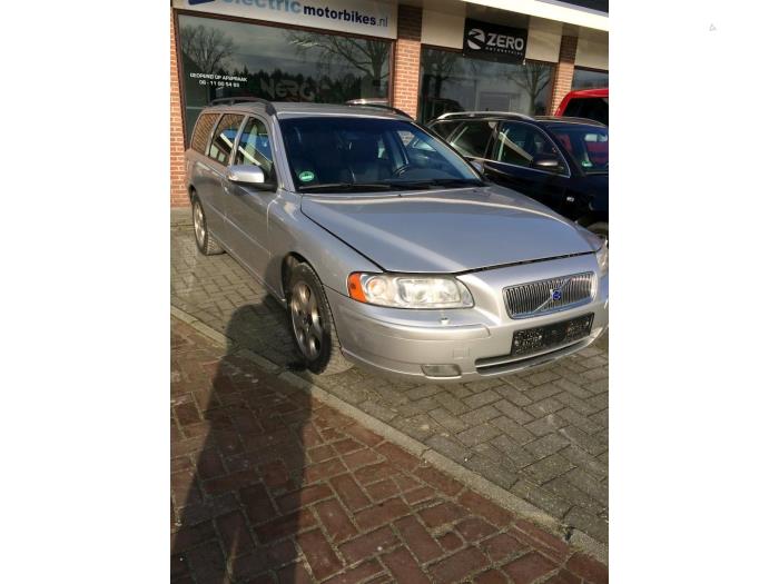 Volvo V70 (SW) 2.4 D 20V (sloop, bouwjaar 2007, kleur Metallic ...