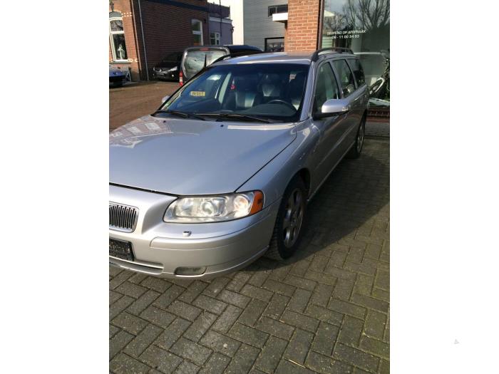 Volvo V70 (SW) 2.4 D 20V (sloop, bouwjaar 2007, kleur Metallic ...