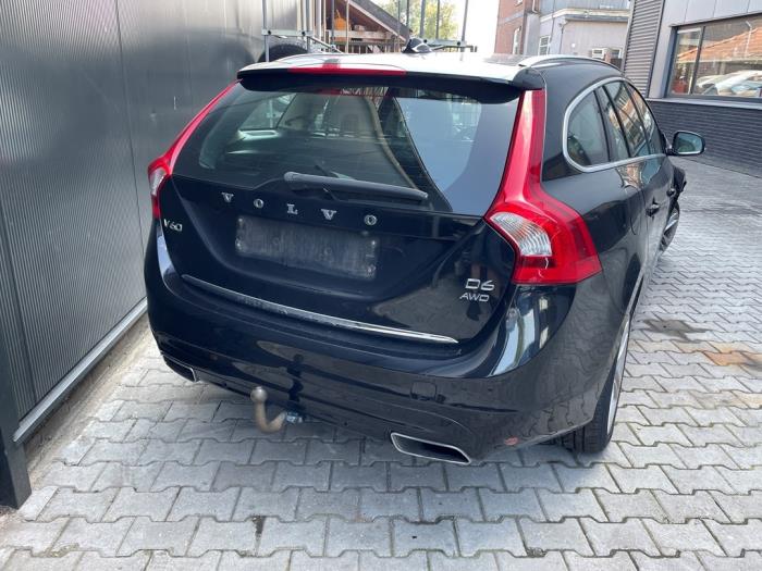 Volvo V60 I 2.4 D6 20V Plug-in Hybrid AWD Sloopvoertuig (2015, Zwart)