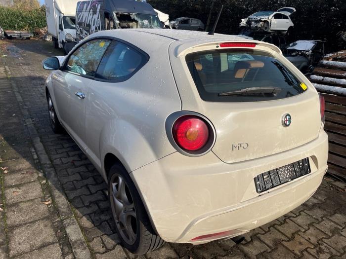 Alfa Romeo MiTo 1.3 JTDm 16V Eco Sloopvoertuig (2012, Creme)