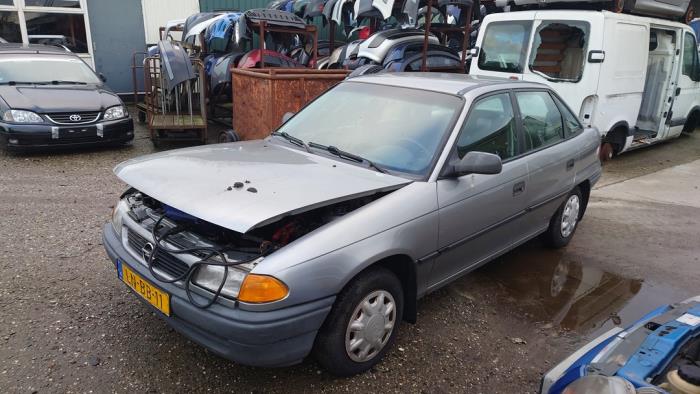 Opel Astra F 1.4i GL/GLS Sloopvoertuig (1995, Grijs)