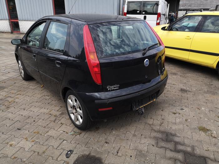 Fiat Punto II 1.4 16V Sloopvoertuig (2004, Zwart)