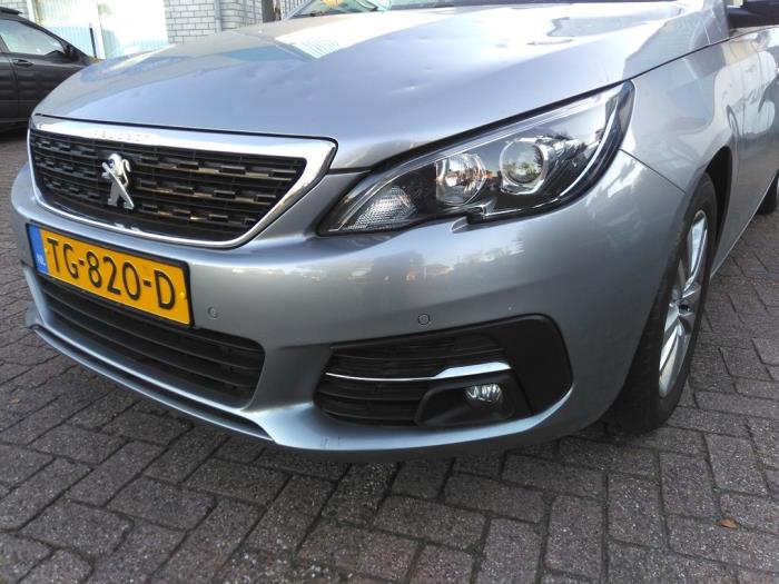 Peugeot 308 SW 1.2 12V e-THP PureTech 110 Schadevoertuig (2018, Grijs)