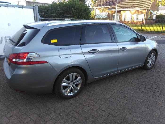 Peugeot 308 SW 1.2 12V e-THP PureTech 110 Schadevoertuig (2018, Grijs)