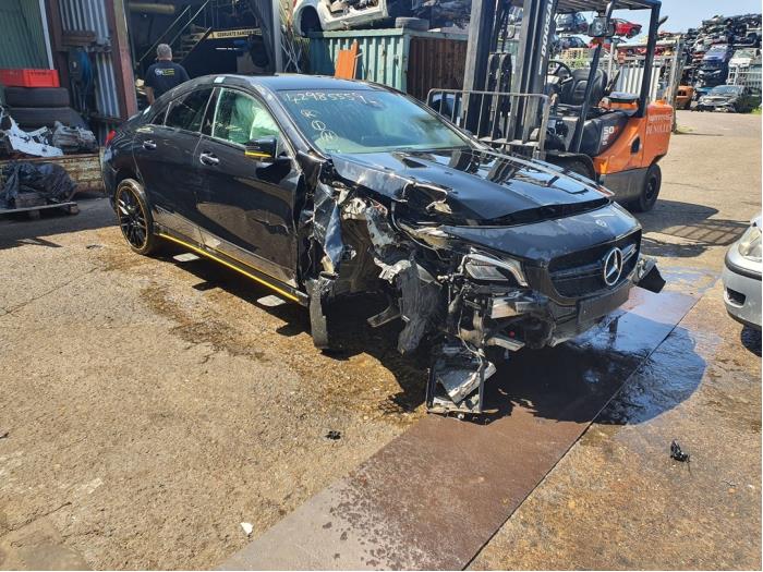 Mercedes CLA 2.0 AMG CLA-45 Turbo 16V Sloopvoertuig (2018, Metallic, Zwart)