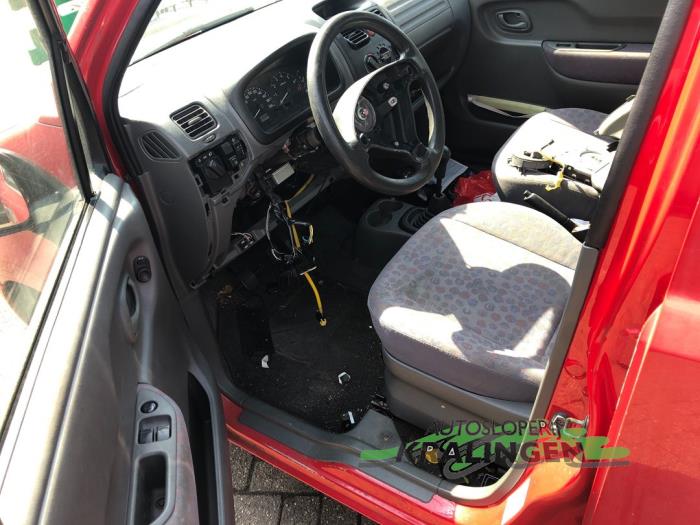 Suzuki Wagon-R+ 1.3 16V Sloopvoertuig (2000, Rood)