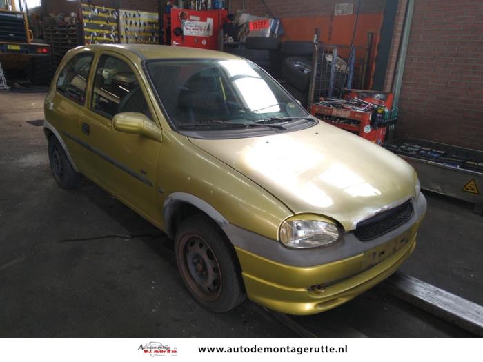 Opel Corsa B 1.4 Joy,Sport,GLS 16V Ecotec Sloopvoertuig (1997, Geel)