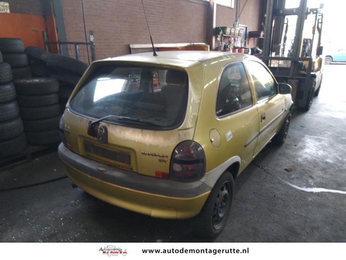 Opel Corsa B 1 4 Joy Sport GLS 16V Ecotec Sloopvoertuig 1997 Geel Opel Corsa B 1 4 Joy Sport GLS 16V Ecotec Sloopvoertuig 1997 Geel