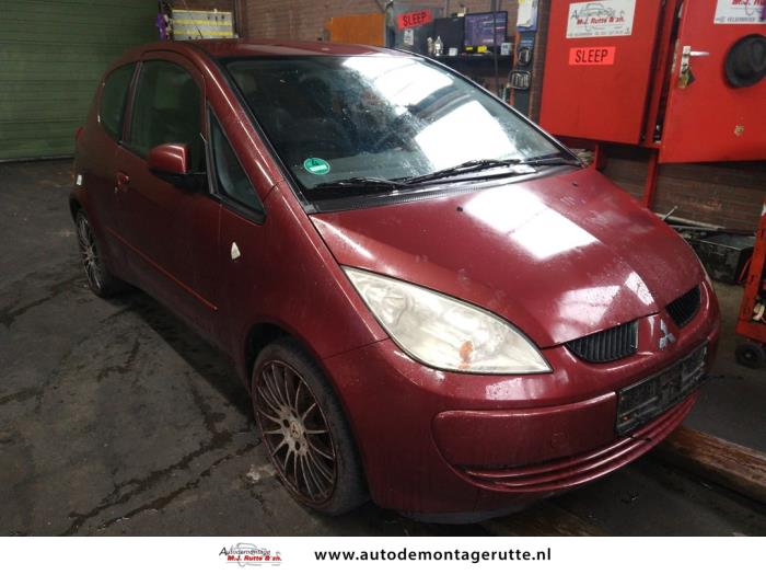 Mitsubishi Colt 1.3 16V Sloopvoertuig (2005, Rood)