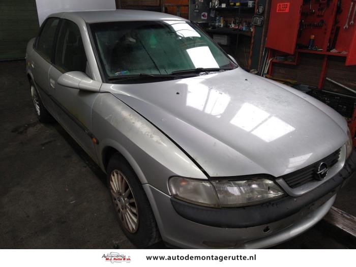 Opel Vectra B 2.0 16V Ecotec Sloopvoertuig (1996, Grijs)