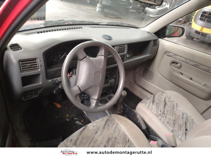 Mazda Demio 1.3 16V Sloopvoertuig (2000, Rood)