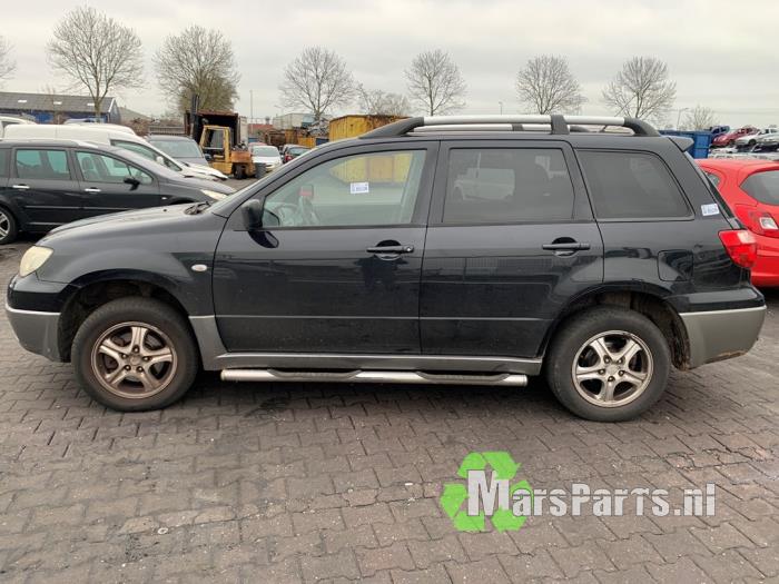 Mitsubishi Outlander 2.0 16V 4x2 Sloopvoertuig (2006, Zwart)