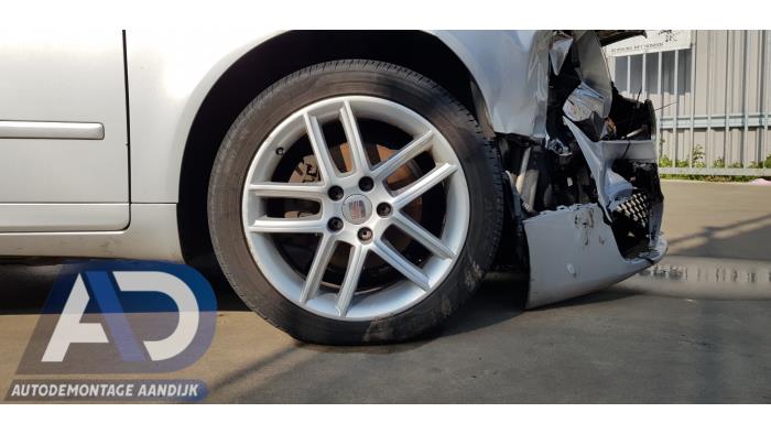 Seat Exeo ST 2.0 TDI 16V Sloopvoertuig (2012, Zilvergrijs)