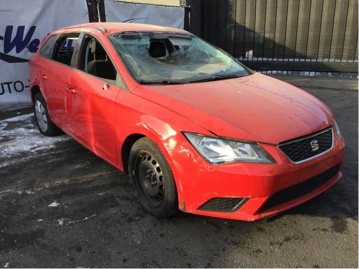 Seat Leon ST (5FF) 1.6 TDI 16V (sloop, bouwjaar 2016, kleur Rood ...