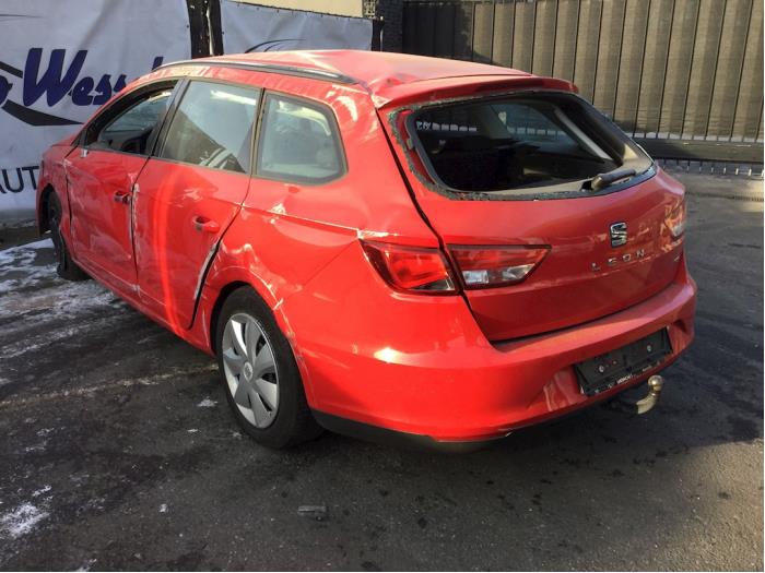 Seat Leon ST (5FF) 1.6 TDI 16V (sloop, bouwjaar 2016, kleur Rood ...