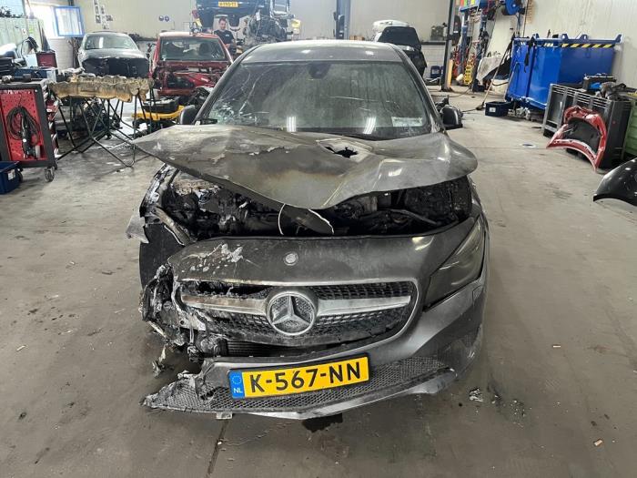 Mercedes CLA 1.6 CLA-180 16V Sloopvoertuig (2015, Metallic, Muisgrijs)