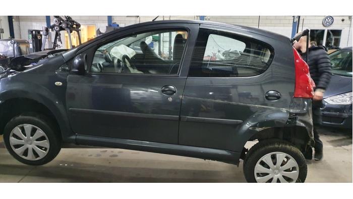 Peugeot 107 1.0 12V Sloopvoertuig (2011, Metallic, Muisgrijs)