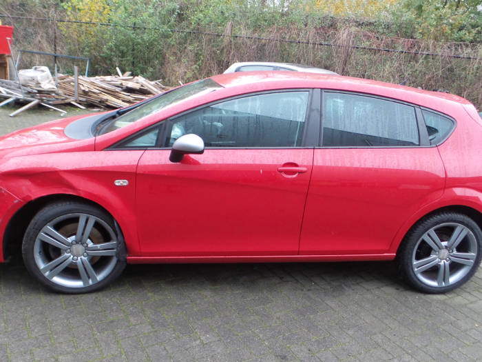 Seat Leon 2.0 TDI 16V FR Sloopvoertuig (2008, Unikleur, Rood)