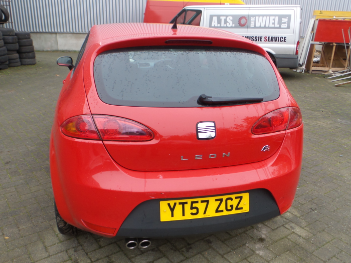 Seat Leon 2.0 TDI 16V FR Sloopvoertuig (2008, Unikleur, Rood)