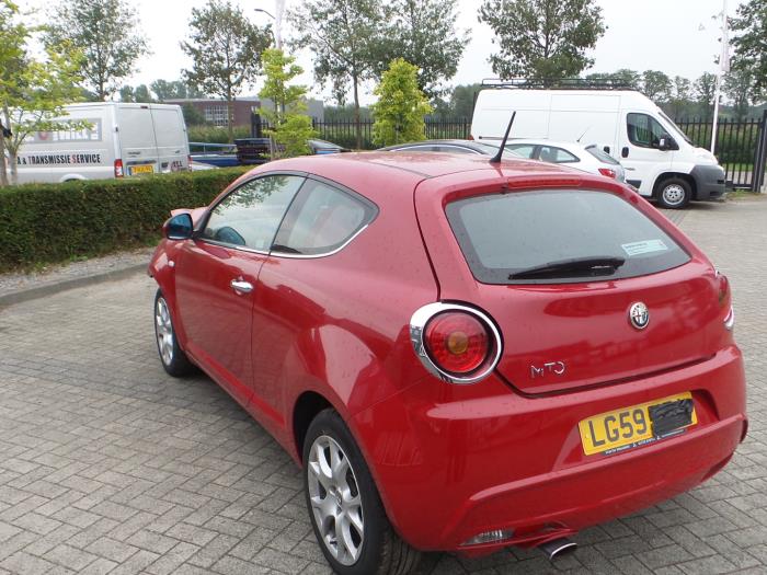 Alfa Romeo MiTo 1.4 16V Sloopvoertuig (2010, Unikleur, Rood)