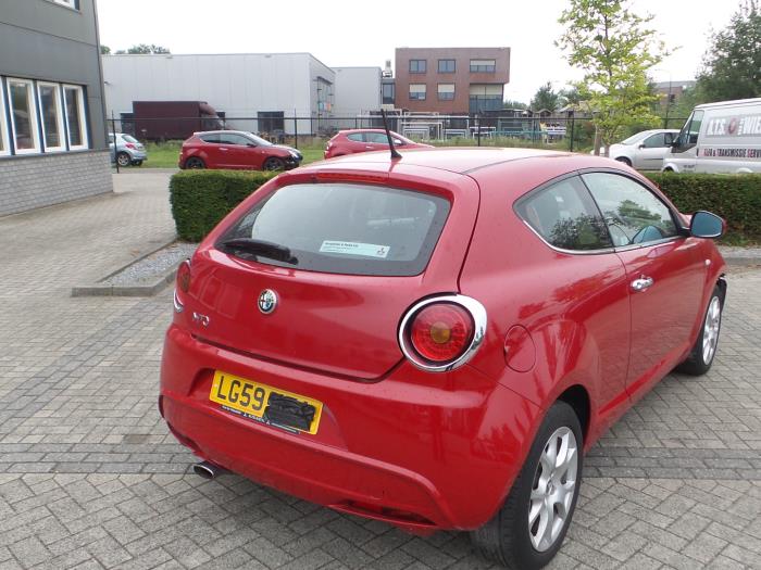 Alfa Romeo MiTo 1.4 16V Sloopvoertuig (2010, Unikleur, Rood)
