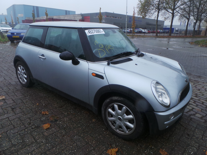 Mini Mini One/Cooper 1.6 16V One Schadevoertuig (2003, Zilvergrijs)
