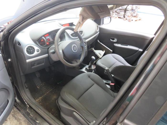 Renault Clio III Estate/Grandtour 1.2 16V 75 Hi-Flex Sloopvoertuig ...