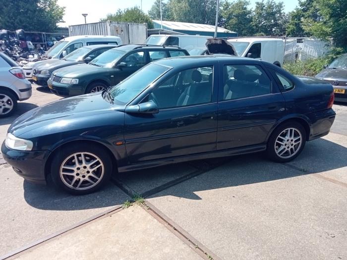 Opel Vectra B 1.6 16V Ecotec Sloopvoertuig (2000, Blauw)