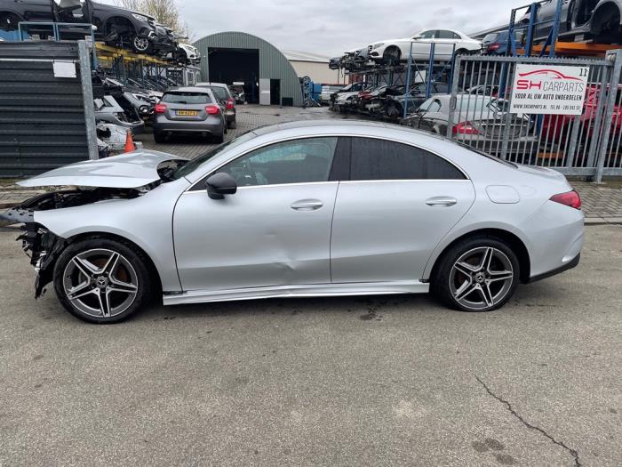 Mercedes CLA 1.3 CLA-180 Turbo 16V Sloopvoertuig (2021, Zilvergrijs)