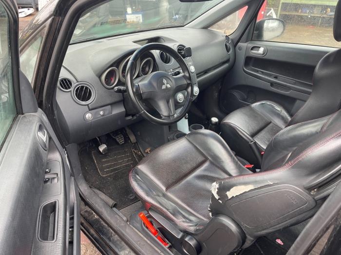 Mitsubishi Colt 1.3 16V Sloopvoertuig (2006, Zwart)