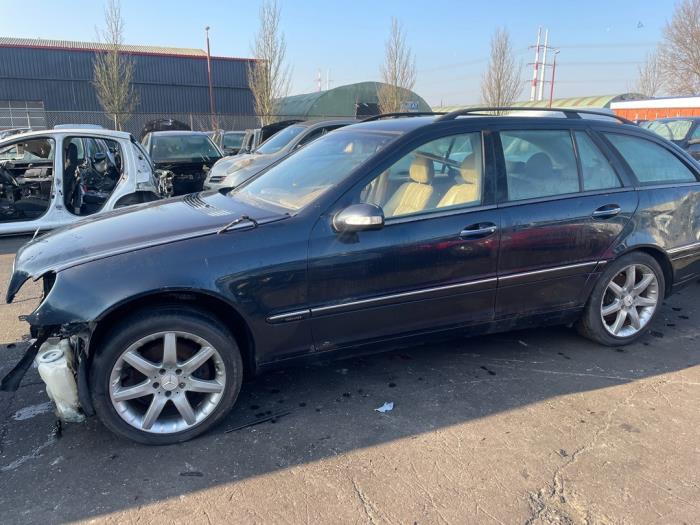 Mercedes C Combi 2.7 C-270 CDI 20V Sloopvoertuig (2001, Zwart)