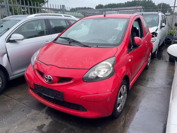 Toyota Aygo 1.0 12V VVT-i Sloopvoertuig (2006, Rood)