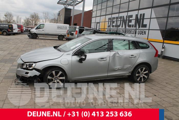 Volvo V60 I 2.4 D6 20V Plug-in Hybrid AWD Sloopvoertuig (2013, Metallic ...