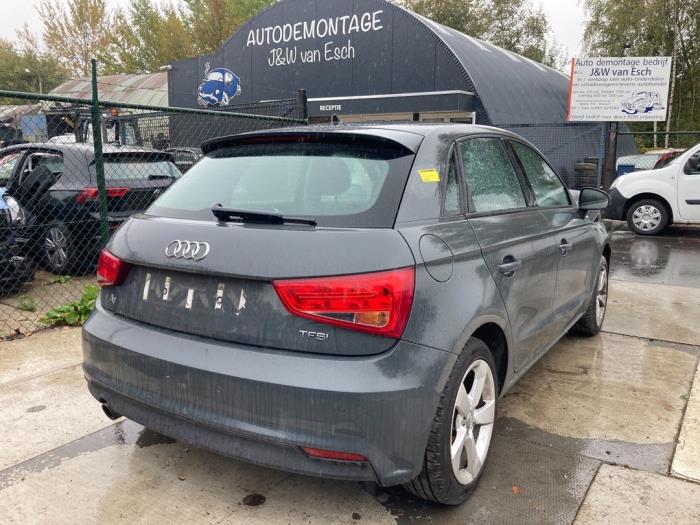 Audi A1 Sportback 1.0 TFSI Ultra 12V Sloopvoertuig (2017, Licht, Muisgrijs)