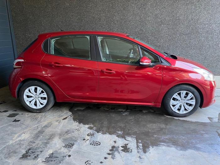 Peugeot 208 I 1.4 HDi Sloopvoertuig (2014, Metallic, Rood)