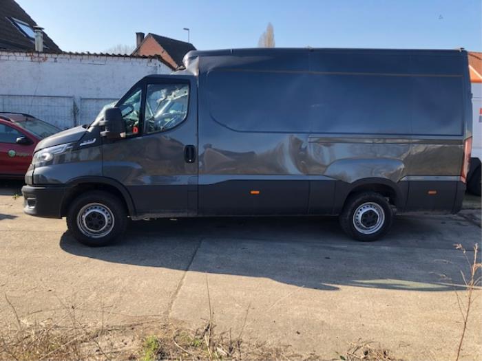 Iveco Daily Sloopvoertuig (2021, Metallic, Grijs)