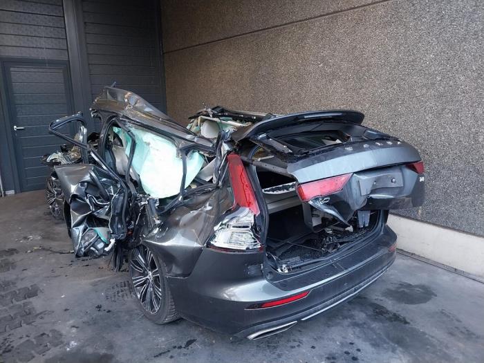 Volvo V60 II 2.0 T6 16V Twin Engine Sloopvoertuig (2020, Grijs)