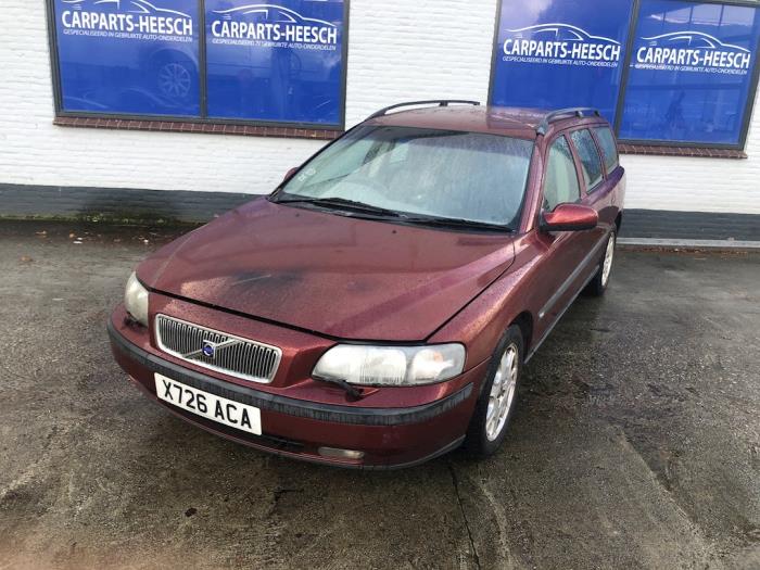 Volvo V70 (SW) 2.4 20V 140 (sloop, bouwjaar 2000, kleur Rood ...