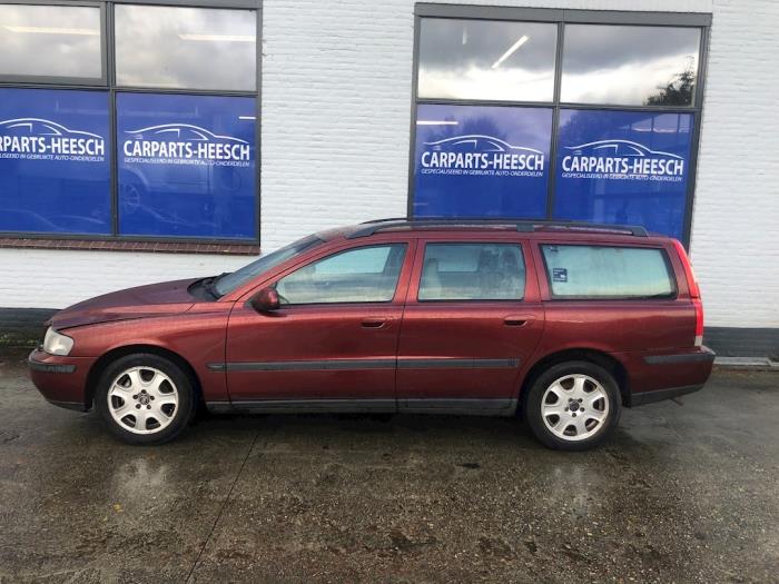 Volvo V70 (SW) 2.4 20V 140 (sloop, bouwjaar 2000, kleur Rood ...