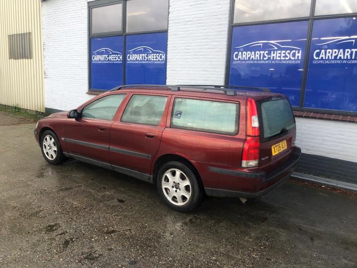 Volvo V70 (SW) 2.4 20V 140 (sloop, bouwjaar 2000, kleur Rood ...
